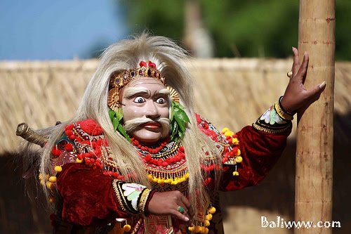 Indonesian tourism: Baris Dance – An Army Dance