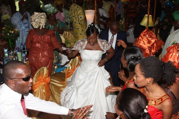 Omoyeni-disu.blogspot.com: PICTURES TELL ALL WEDDING STYLE- Isi ...