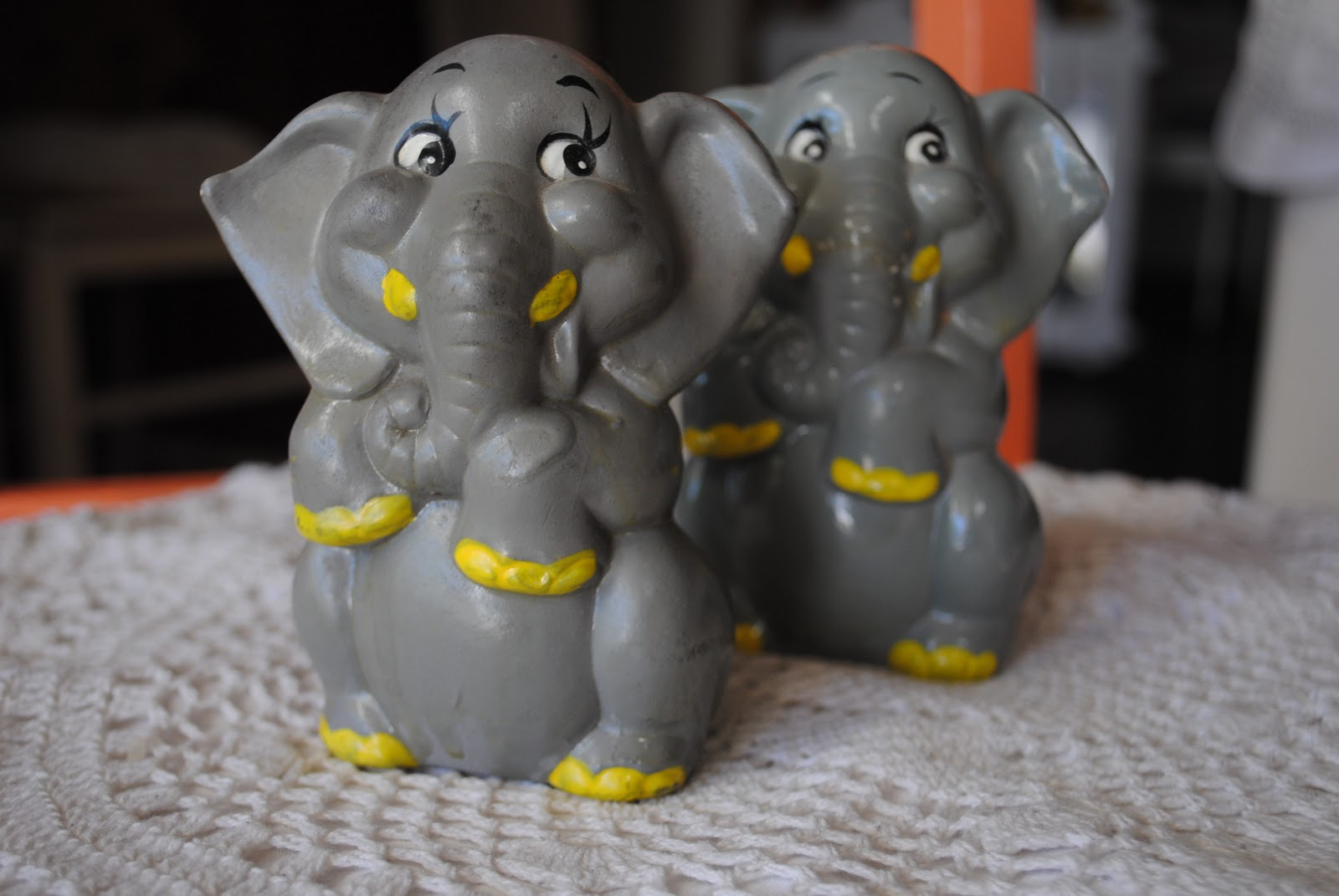 sebastian and sienna: I collect cute ceramic things.