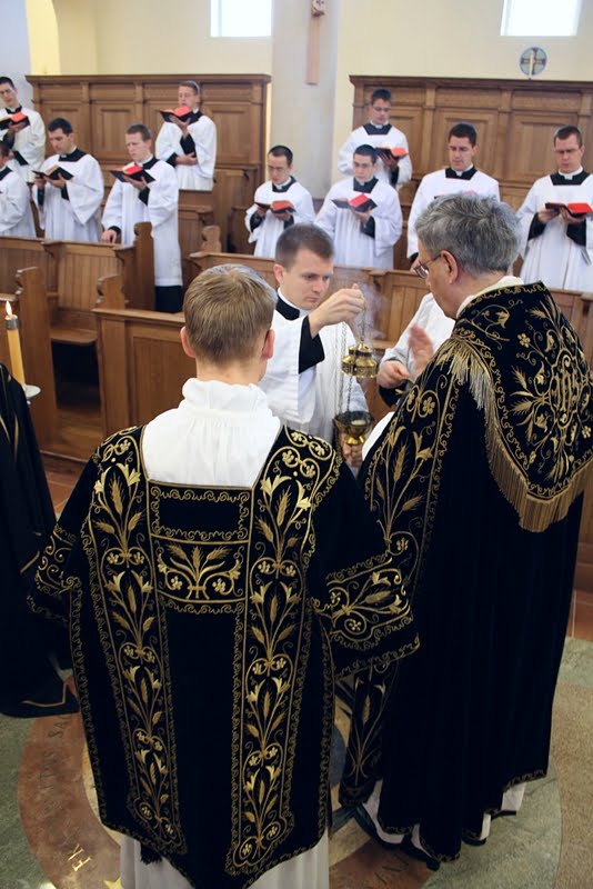 New Liturgical Movement: Solemn Requiem Mass for Cardinal Mayer at ...