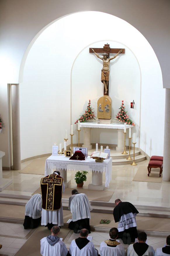 New Liturgical Movement: Three Items of Note From Portugal: Solemn Mass ...