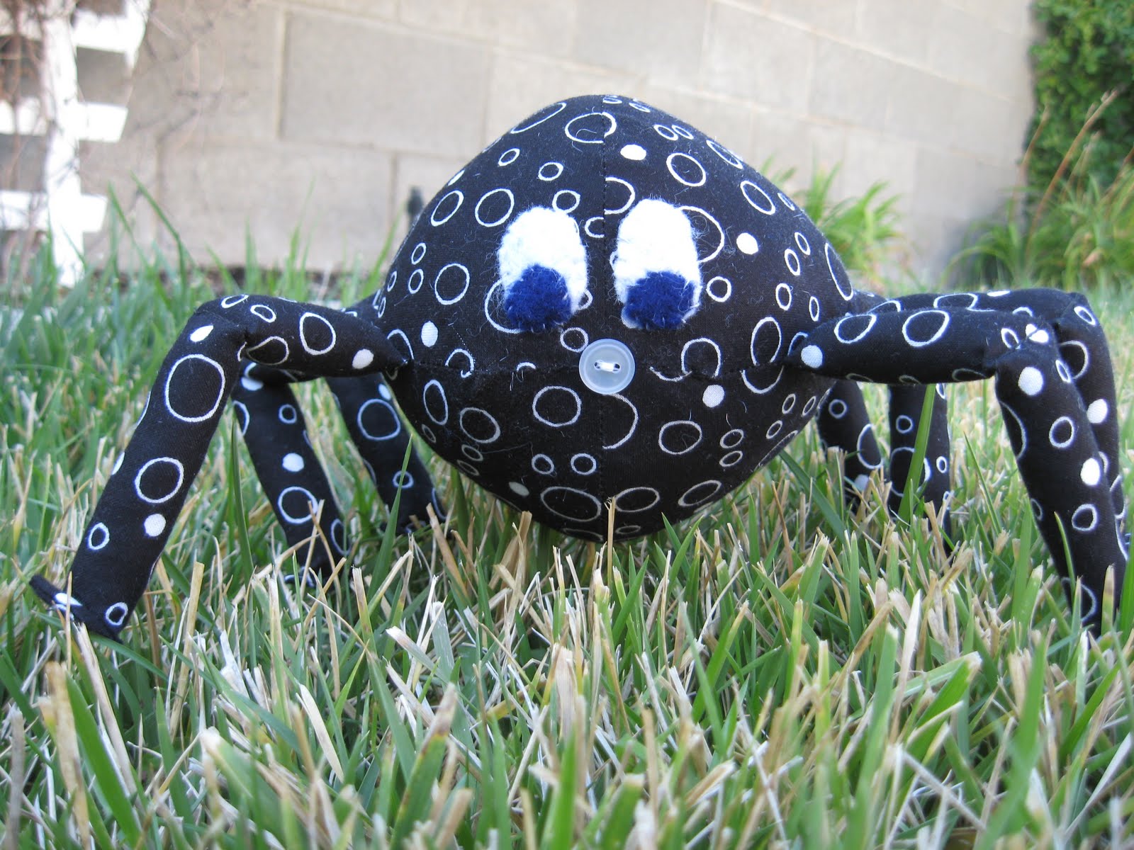 Craft with Confidence: Spider Bug Buddy Tutorial (bug 3 of 3)