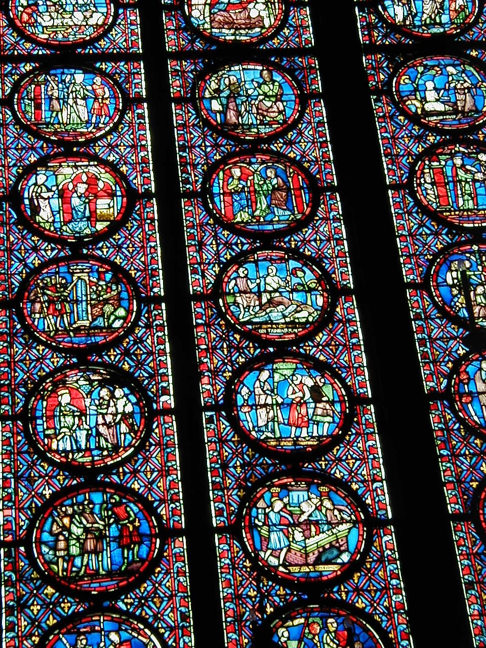 Éclectique: La Sainte Chapelle sort de son voile mystérieux