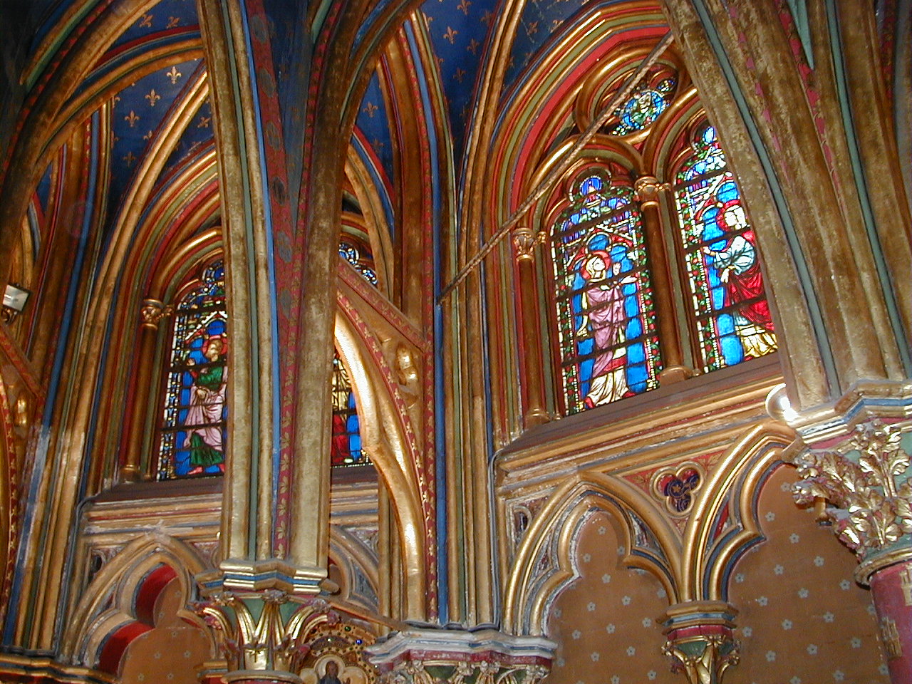 Éclectique: La Sainte Chapelle sort de son voile mystérieux