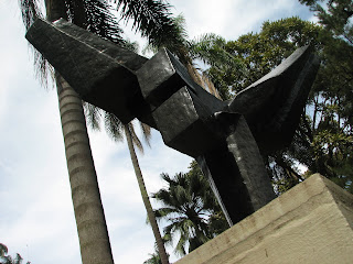 Esculturas e Monumentos em São Paulo: "Vôo de Pássaro" Liuba Wolf