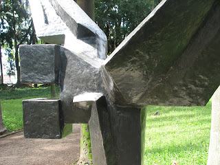 Esculturas e Monumentos em São Paulo: "Vôo de Pássaro" Liuba Wolf