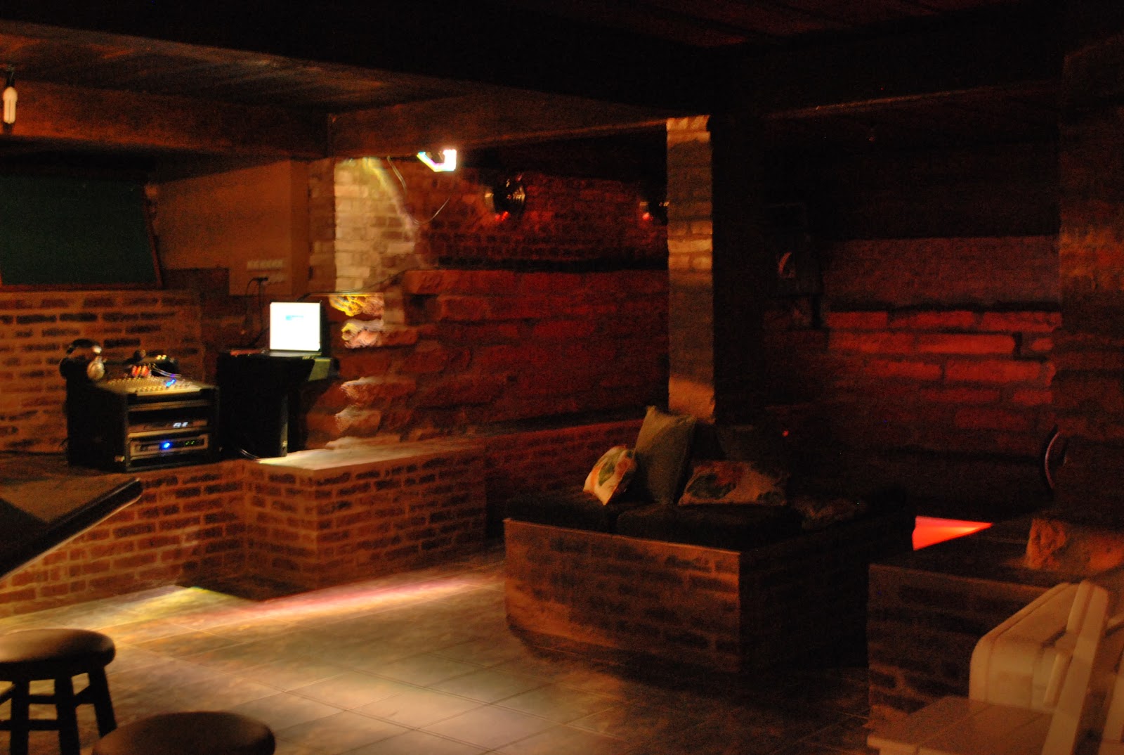 Juliana Gasparotto - Arquitetura e Urbanismo: Boate Residencial