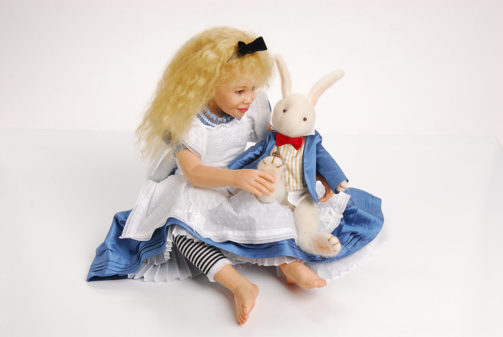 Sarah Niemela: Alice in Wonderland doll and the giveaway!