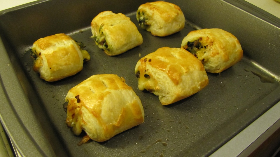 Super Yummy Recipes: Bite Size Pastry Puffs With Veggies