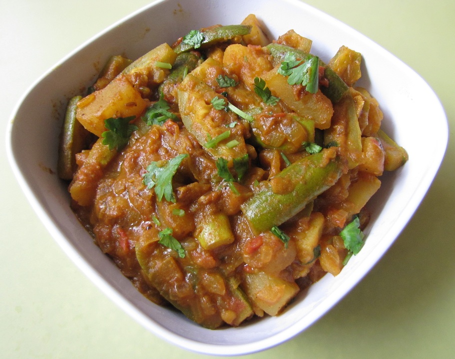 Super Yummy Recipes: Aloo Parwal Curry