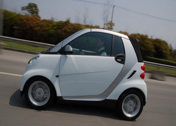 zoom zoom: Mercedes-Benz smart fortwo electric car