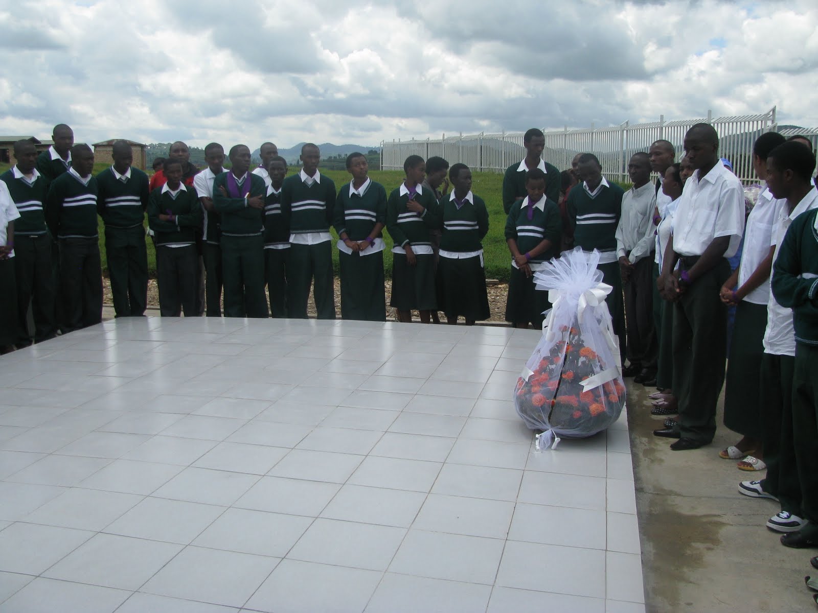 AERG-INDATWA Z'URUMURI: Abanyeshuri ba G.S.Gihundwe basuye Urwibutso ...