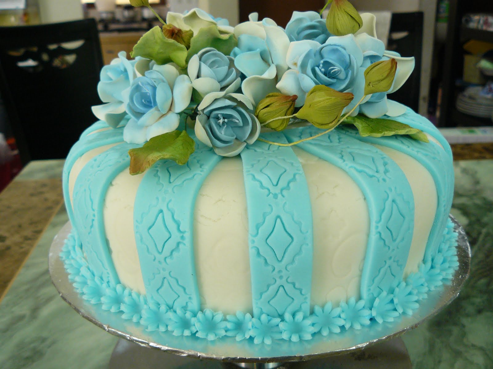 fresh from the oven: Blue and White Theme Fondant Cake