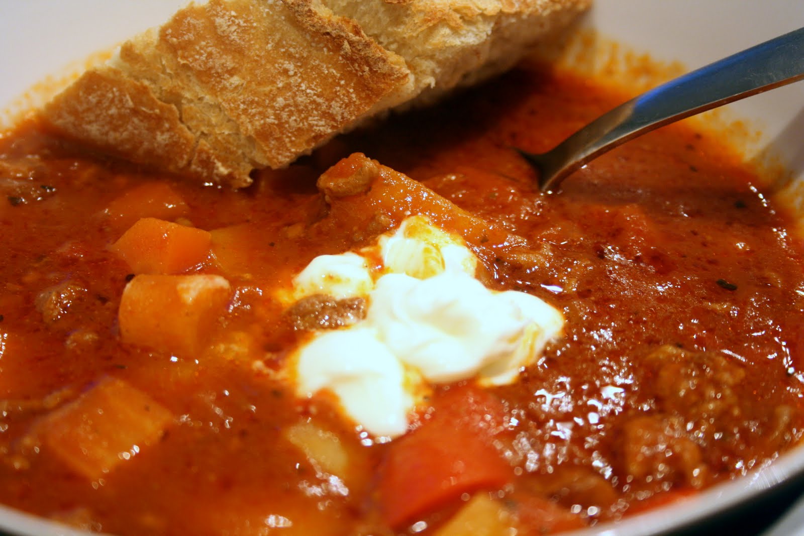 Kaikki äitini reseptit: Tammikuinen gulassikeitto