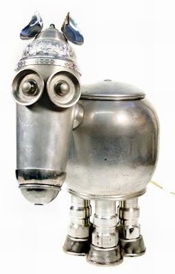 Cute sculptures made from kitchenwares