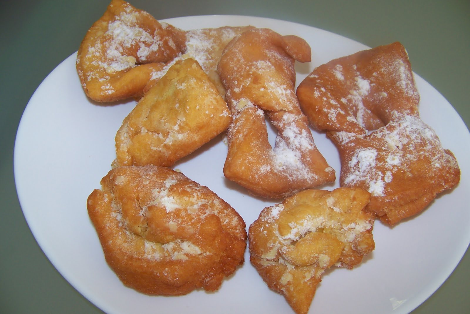 les recettes d'Alexandre: LES BUGNES LYONNAISES