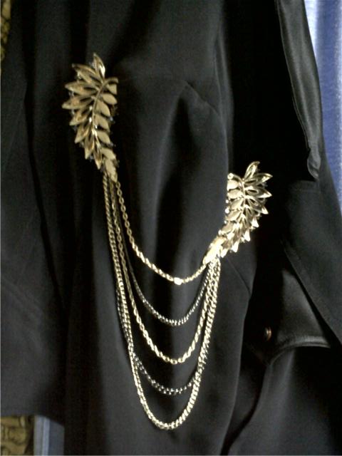 A Fashion Saga: Epaulette brooch