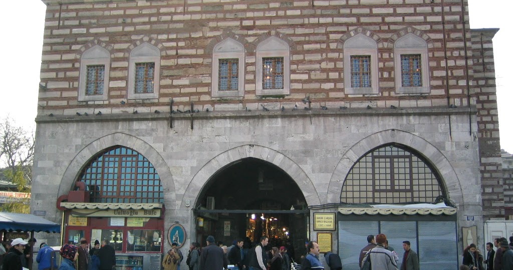 Entre deux rives: Le marché égyptien ou marché aux épices (Mısır Carşısı)