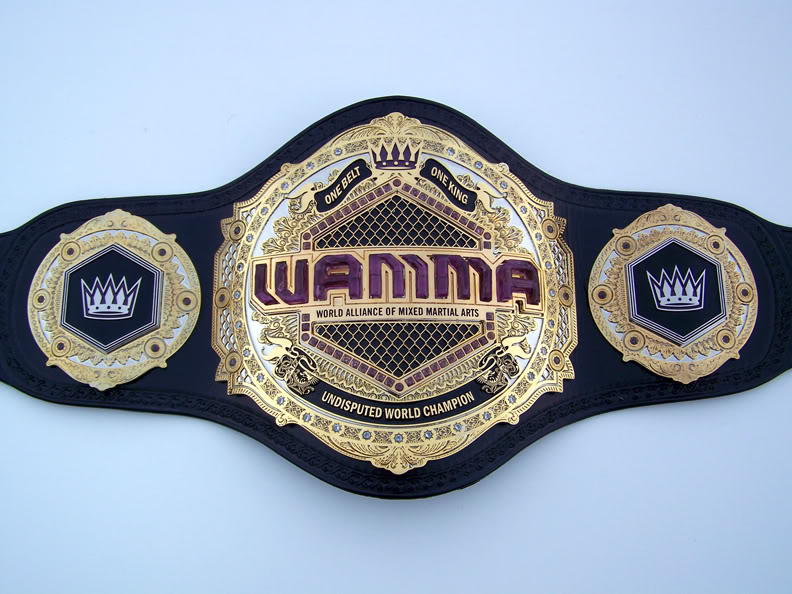 How to solve the Strikeforce heavyweight title situation