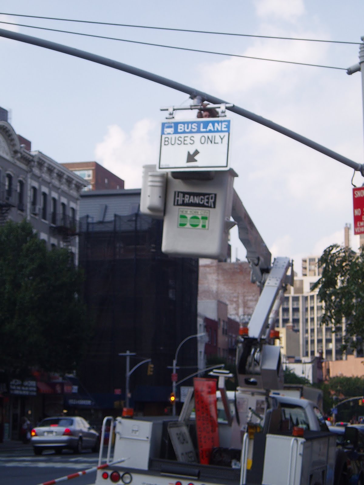 EV Grieve: New bus lane signs for First Avenue