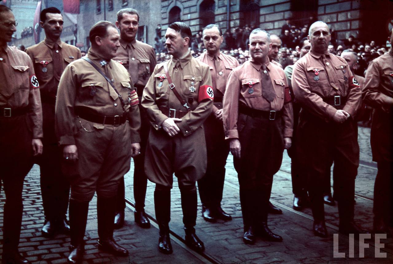 photos de hugo jaeger (photographe de Adolf Hitler )