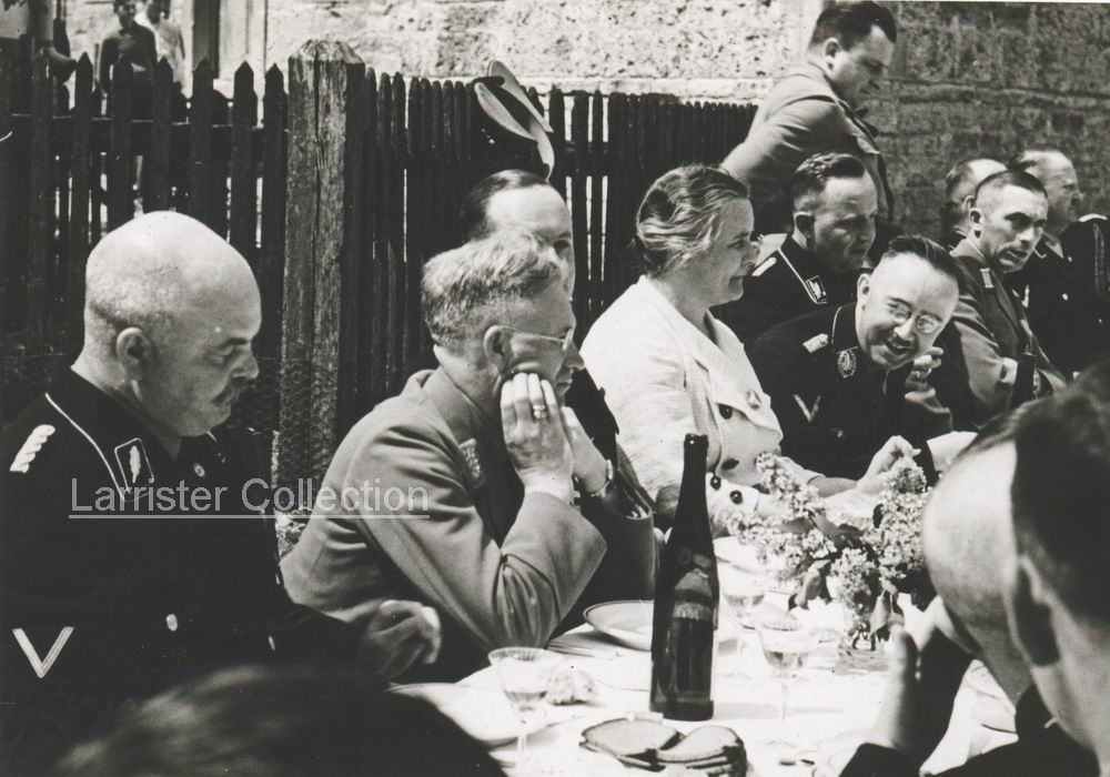 NAZI JERMAN: Album Foto Heinrich Himmler Bersama Allgemeine-SS (1933-1939)