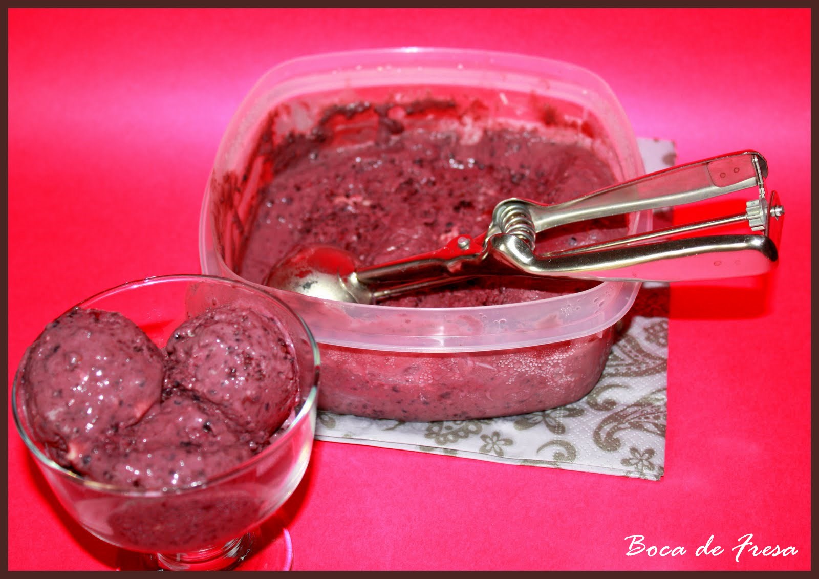 ♥ Boca de Fresa: Helado de mora con trocitos de chocolate blanco