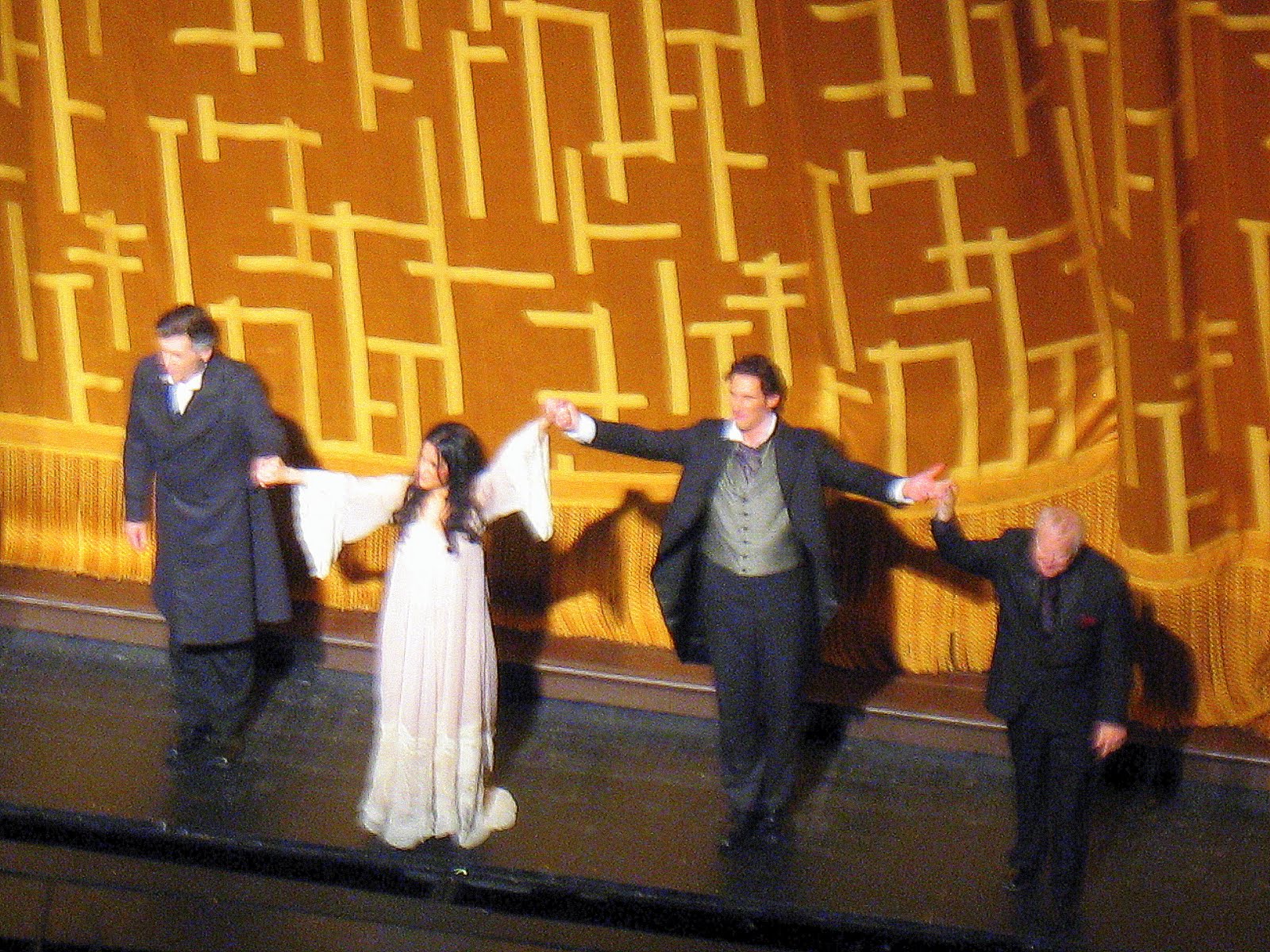 Mille Fiori Favoriti: James Valenti Makes His Debut in La Traviata at ...