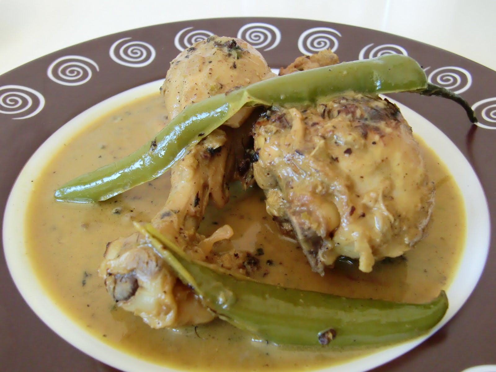 Con pan y postre: Curry de pollo al coco con cardamomo y guindilla