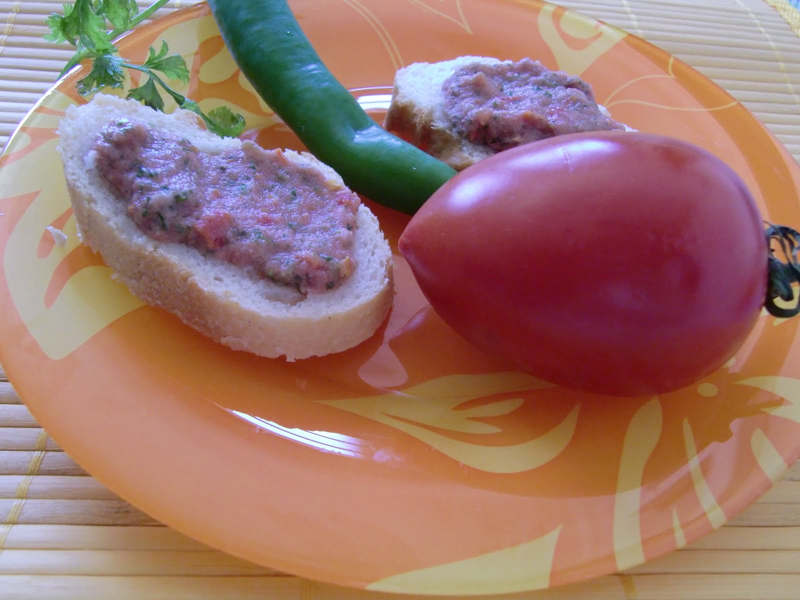 Con pan y postre: Picante boliviano / Llajwa