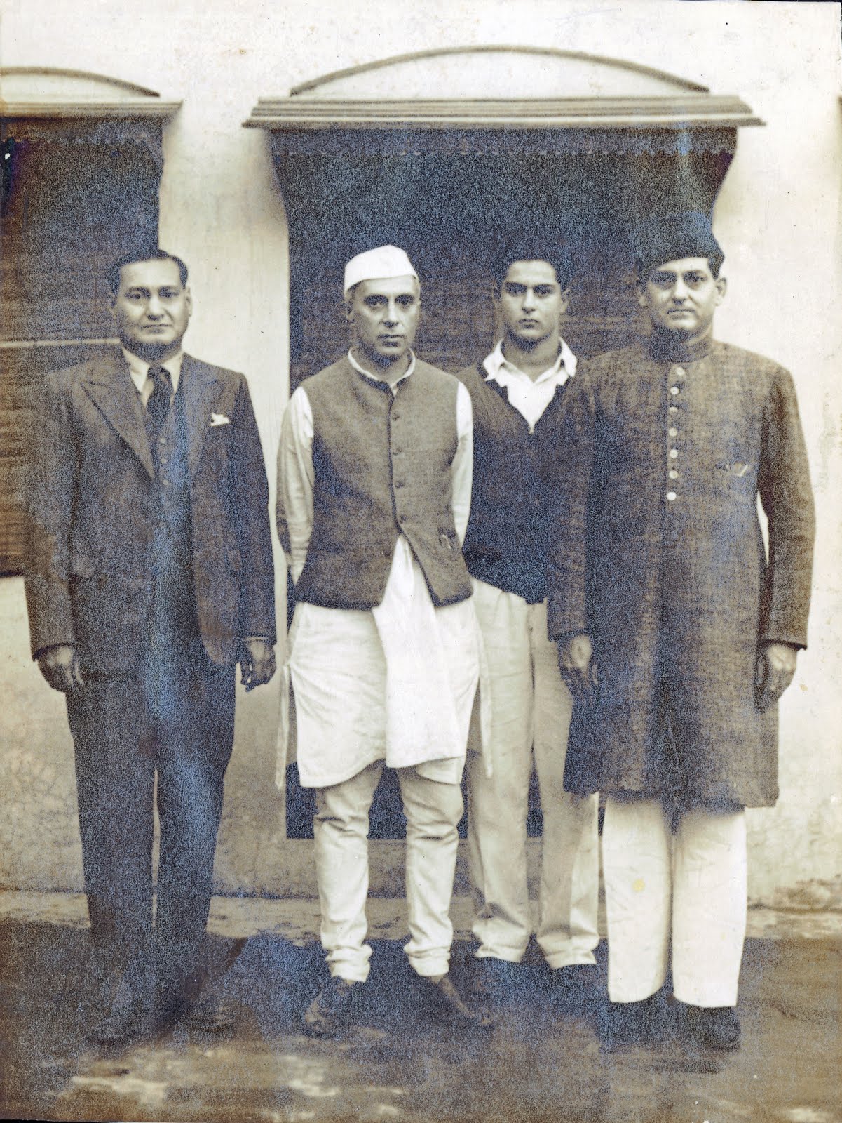Jawaharlal Nehru and Khan Abdul Ghaffar Khan in 1947 - Old Indian Photos