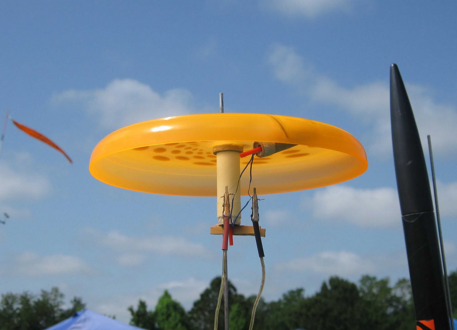 Model Rocket Building: Flying Frisbee - FLOP!
