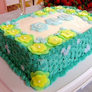 Dragon's Kitchen: Bridal Shower Cake