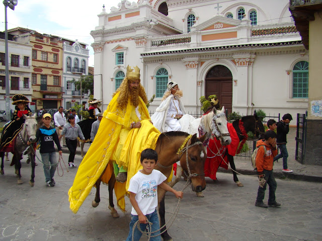 Ecuador Adventures with Jim and Rachel: Ecuador Parades