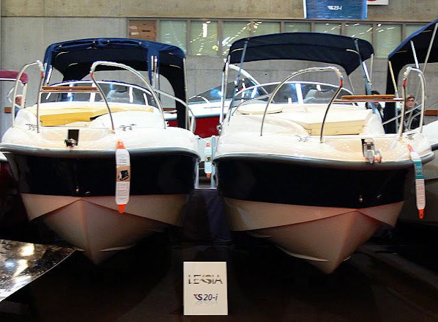 Paris-Nautic Moteurs: Lexsia Boats
