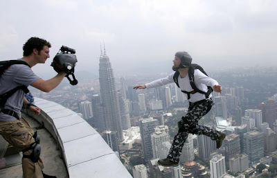 Travel Travel Malaysia: BASE JUMPING > KL TOWER, KUALA LUMPUR