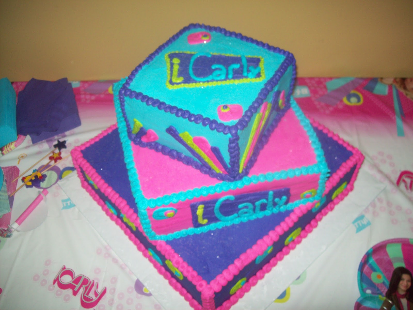Kara's Cakes and Cupcakes: iCarly Birthday Cake!!!