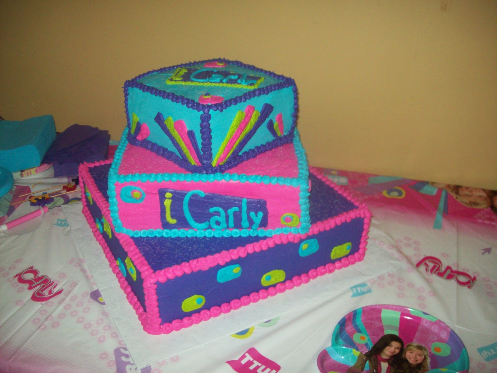 Kara's Cakes and Cupcakes: iCarly Birthday Cake!!!
