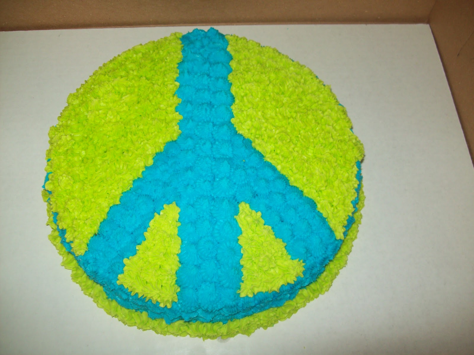 Kara's Cakes and Cupcakes: Peace Out Cakes!!!