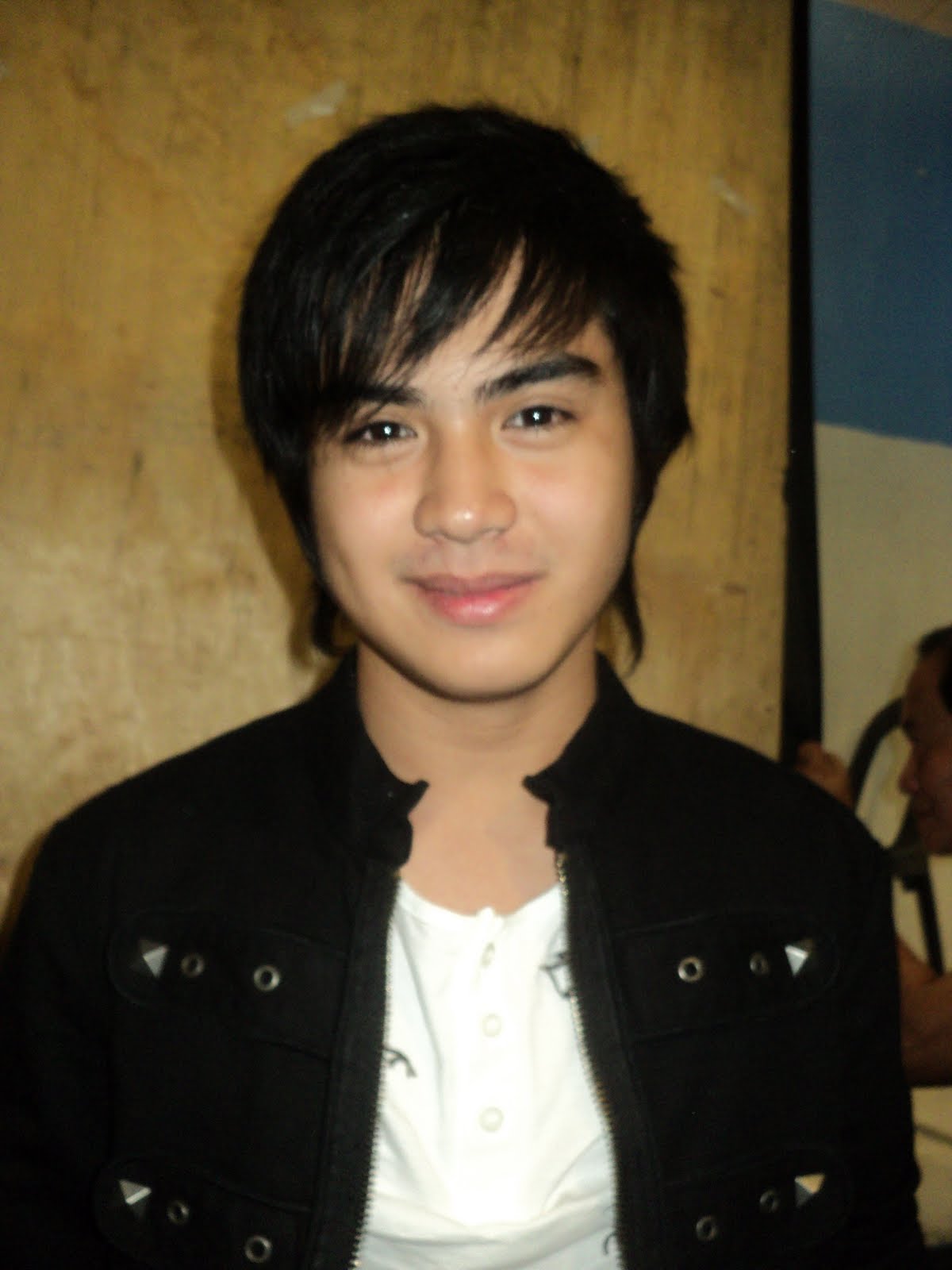 The Girl Behind The Mask =): The Jhake Vargas Adventure :)