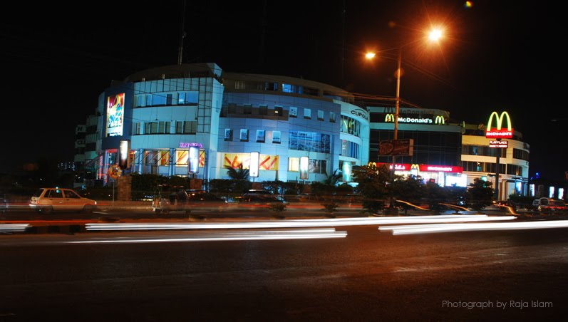Holiday Places In Pakistan: KARACHI NIGHT LIFE....!!!!