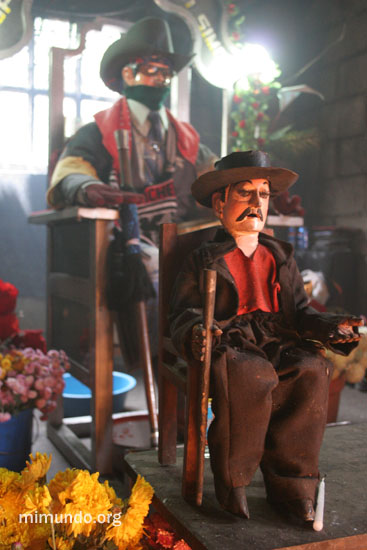 2010-10. Maximón and the Worship of Saint Simon in Itzapa | MiMundo.org