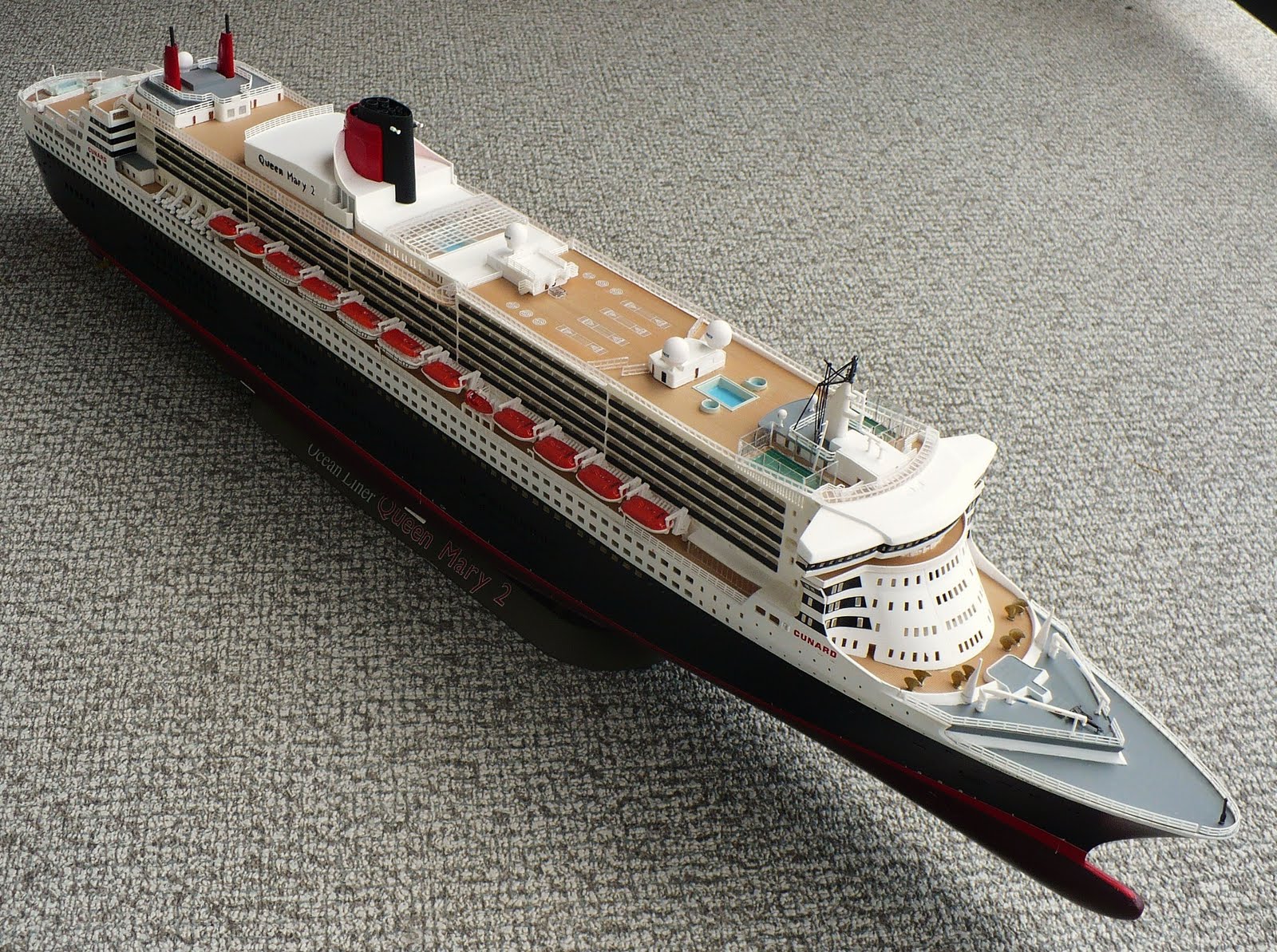 The Great Canadian Model Builders Web Page!: Queen Mary II Re Post