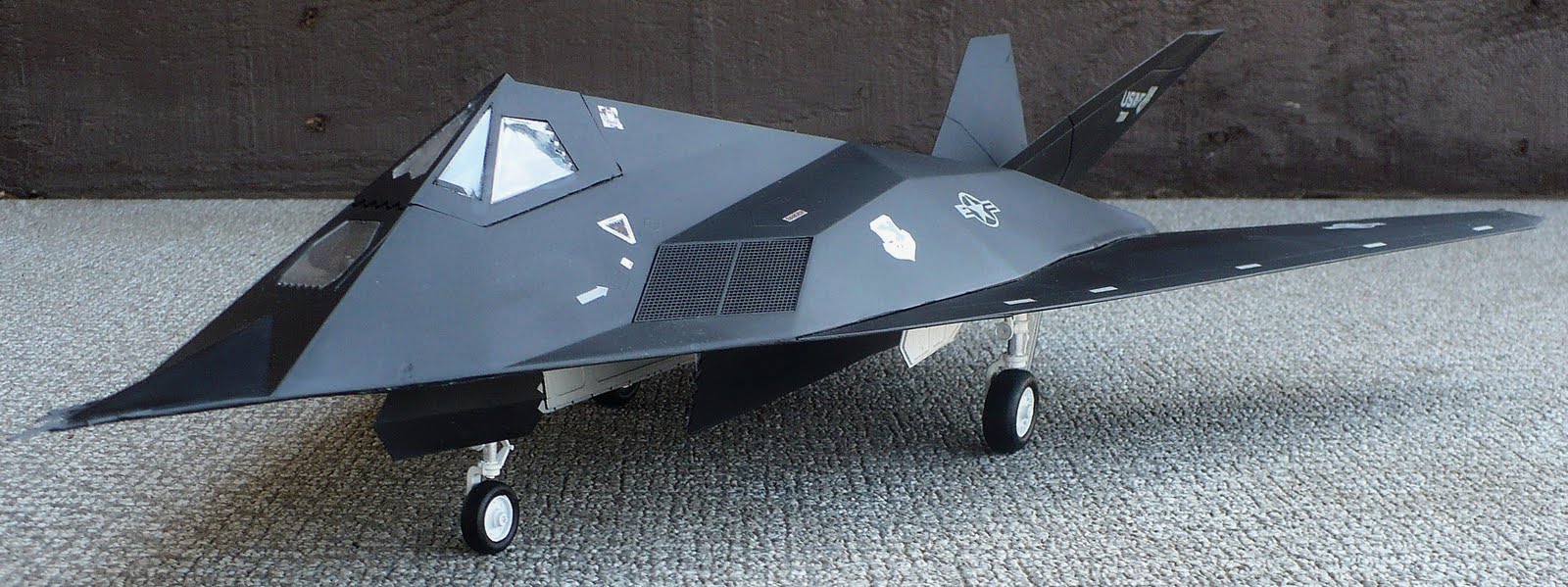 The Great Canadian Model Builders Web Page!: F 117 Nighthawk