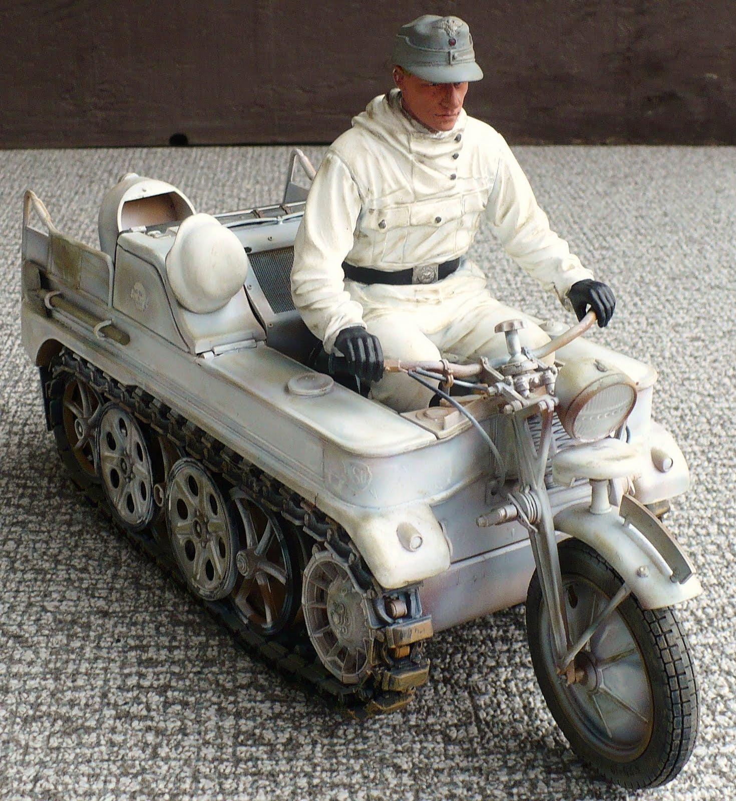 The Great Canadian Model Builders Web Page!: Kettenkrad