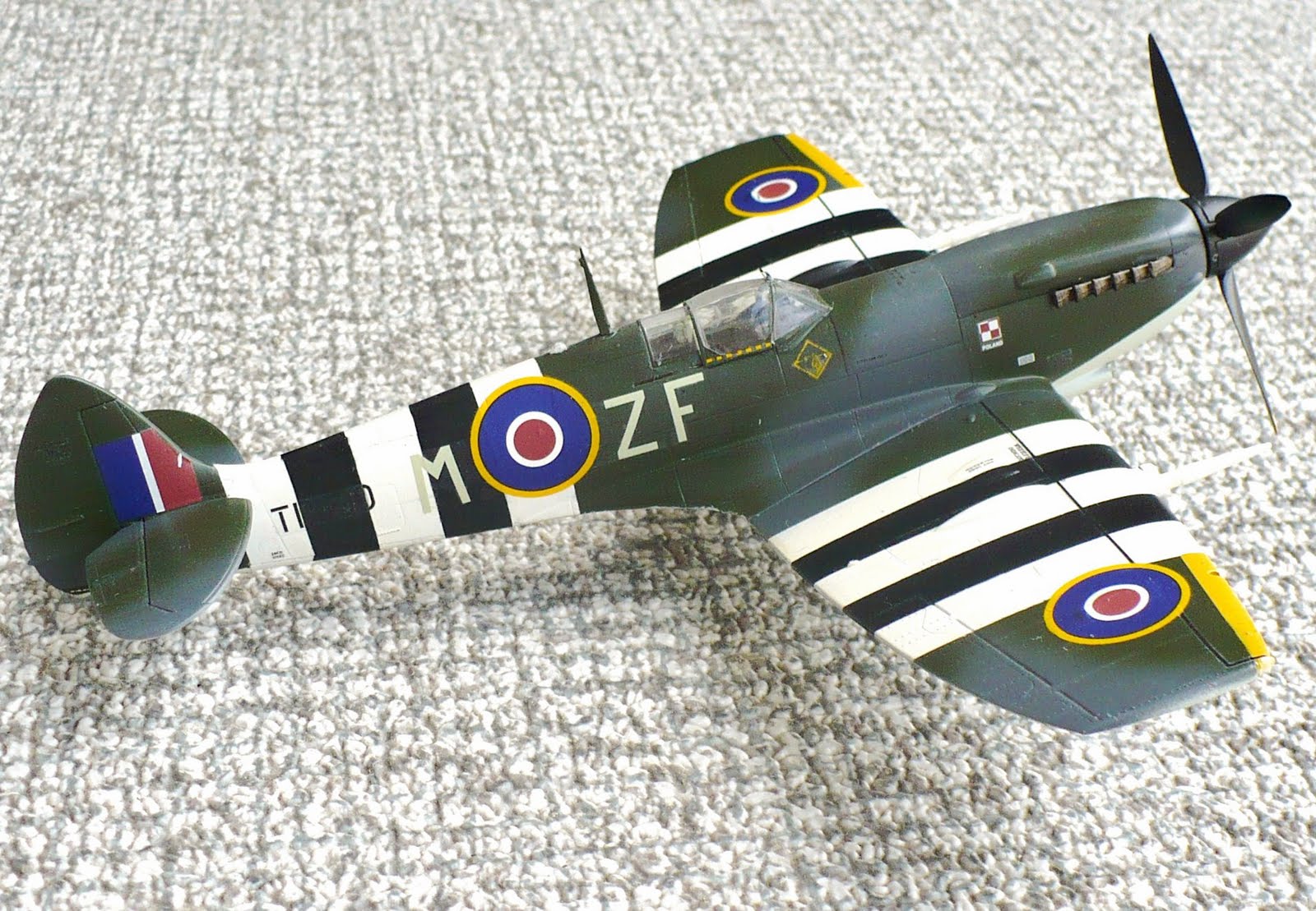 The Great Canadian Model Builders Web Page!: D Day