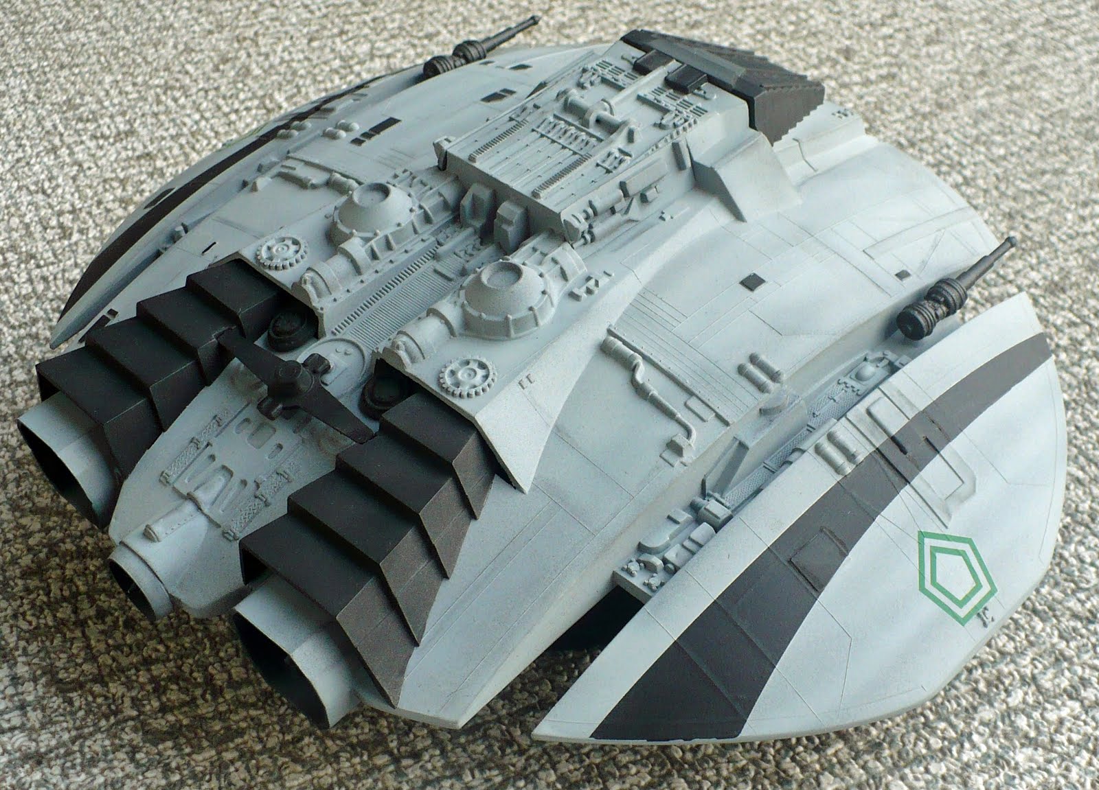 The Great Canadian Model Builders Web Page!: Cylon Raider