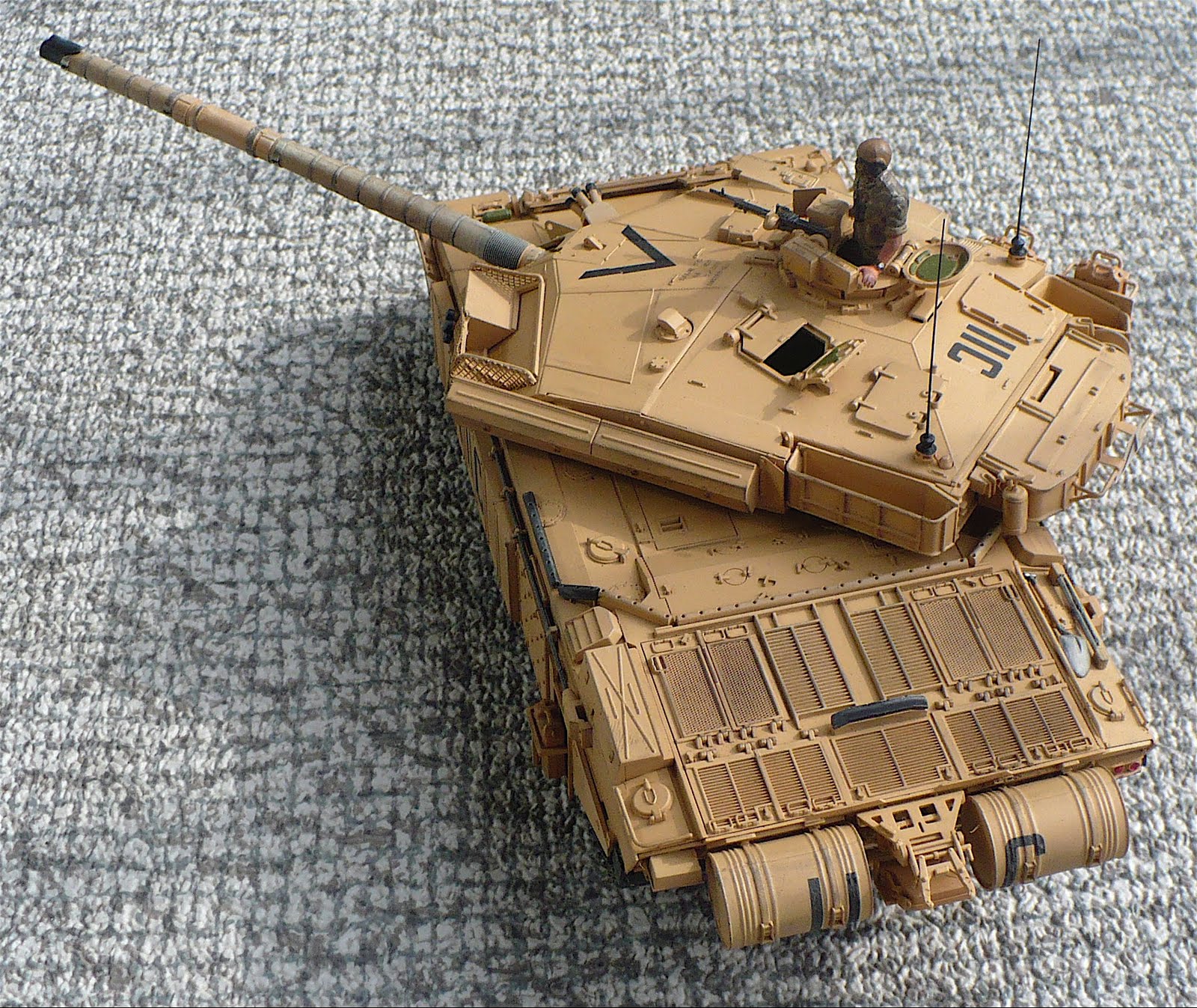 The Great Canadian Model Builders Web Page!: Challenger 1