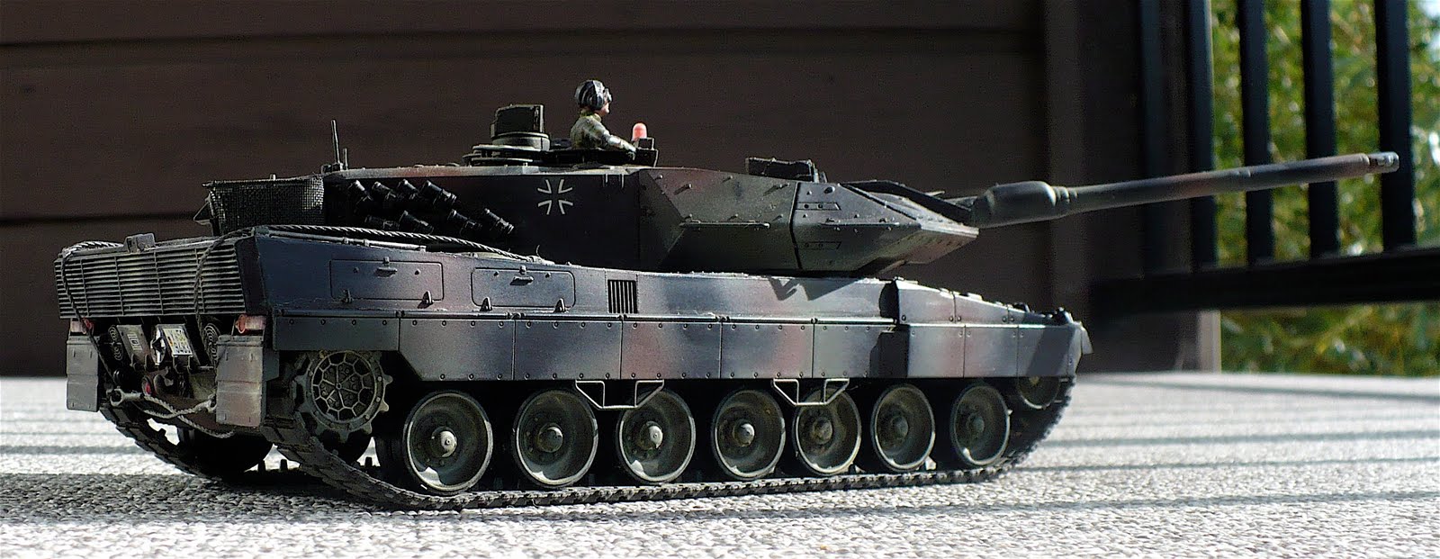The Great Canadian Model Builders Web Page!: Leopard 2