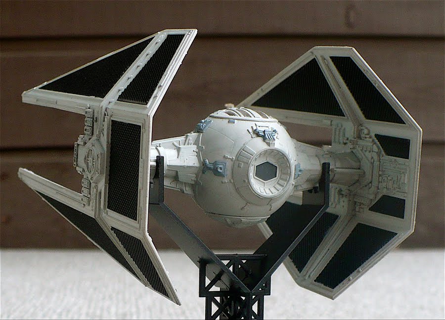 The Great Canadian Model Builders Web Page!: TIE Interceptor